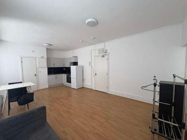 Burnside Road, Dagenham, RM8