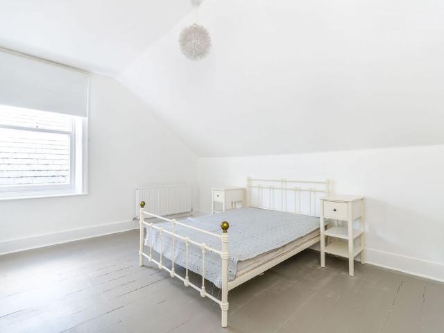 Burnt Ash Hill, Lee, London SE12, 3 bed flat to rent, £2,200 pcm | PrimeLocation