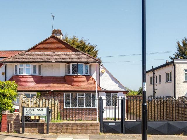 Burnt Ash Hill, Lee, London, SE12 3 bed semi detached house to rent £2,400 pcm £554 pw