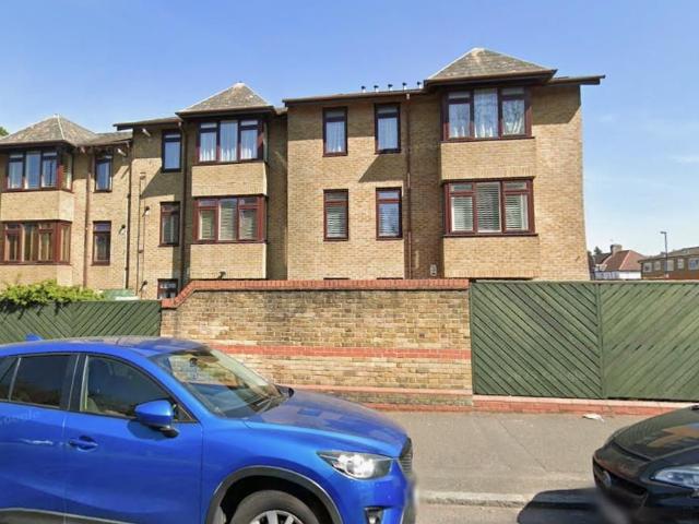 Burnt Ash Hill, London SE12, 1 bed flat to rent, £1,600 pcm | PrimeLocation