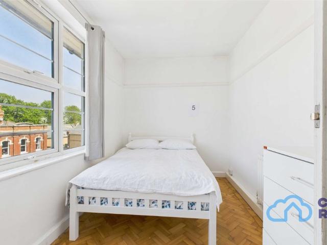 Burnt Ash Hill, London SE12, Room to rent, £780 pcm | PrimeLocation