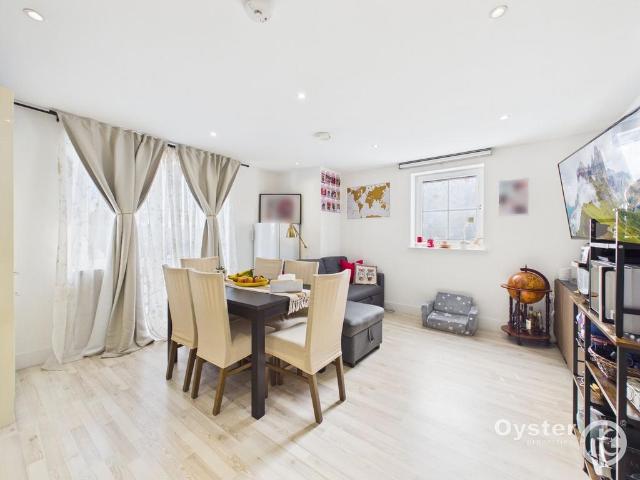 Burnt Oak Broadway, Edgware, HA8 2 bed flat to rent £1,850 pcm £427 pw