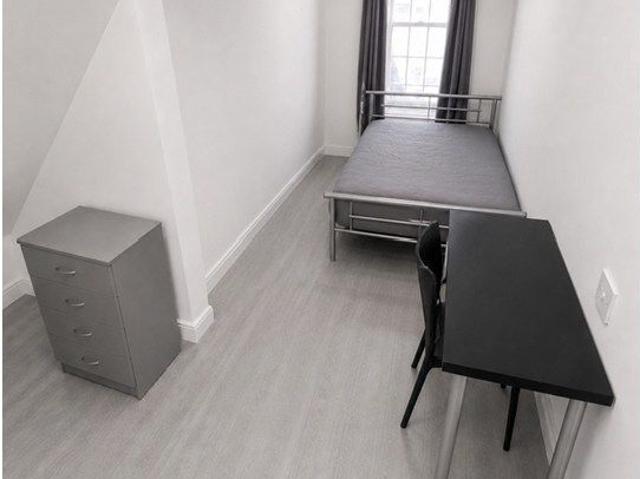 Burnt Oak Broadway, Edgware HA8, Room to rent, £700 pcm | PrimeLocation