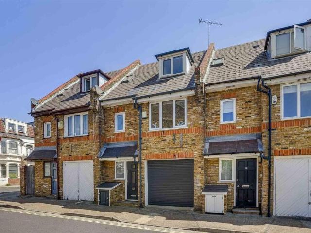 Burnthwaite Road, Parsons Green SW6, 3 bed terraced house to rent, £4,500 pcm | PrimeLocation