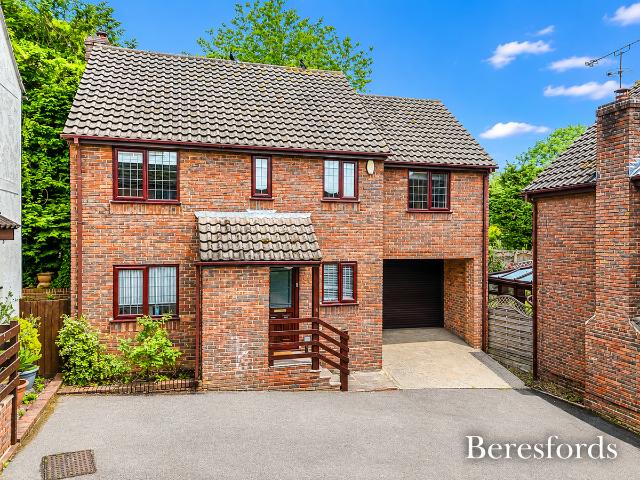 Burntwood CM14, 4 bed detached house to rent, £2,600 pcm | PrimeLocation