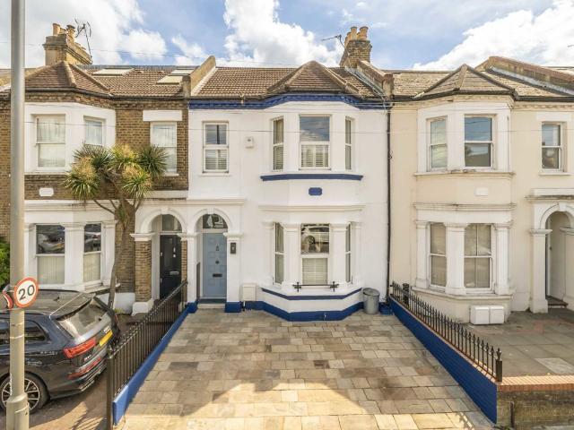 Burntwood Lane, Earlsfield SW17, 3 bed property to rent, £4,500 pcm | PrimeLocation