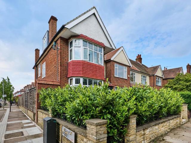 Burntwood Lane, London, SW17 6 bed terraced house to rent £5,000 pcm £1,154 pw