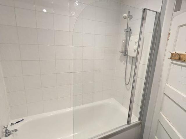 Burntwood Lane, London SW17, 2 bed flat to rent, £2,250 pcm | PrimeLocation