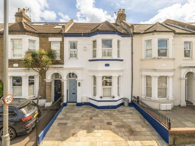 Burntwood Lane, London SW17 3 bed house to rent £4,500 pcm £1,038 pw