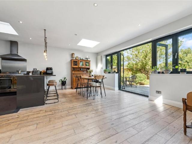 Burntwood Lane, SW17 4 bed house to rent £4,500 pcm £1,038 pw