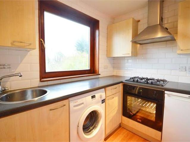 Burr Close, Bexleyheath, DA7 2 bed flat to rent £1,600 pcm £369 pw