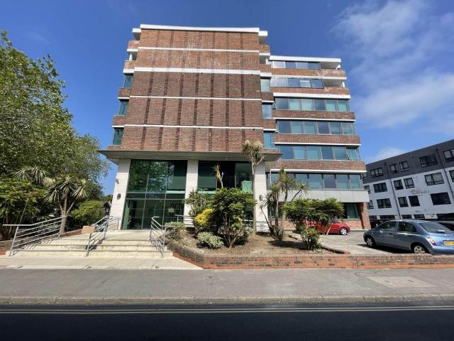 Burrell Road, Haywards Heath, 1 bed flat to rent £1,150 pcm £265 pw