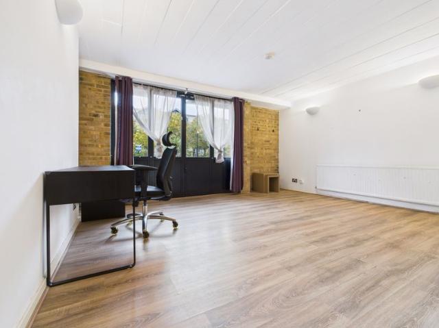 Burrells Wharf Square, London E14, 2 bed flat to rent, £2,050 pcm | PrimeLocation