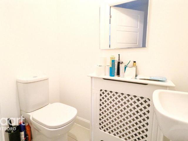 Burroughs Drive, DARTFORD 4 bed townhouse to rent £2,400 pcm £554 pw
