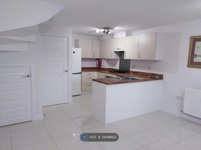 Burroughs Drive, Dartford DA1, 5 bed semi detached house to rent, £2,250 pcm | PrimeLocation