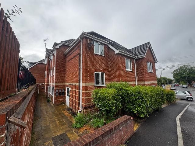 Bursledon Road, Hedge End SO30, 2 bed flat to rent, £1,150 pcm | PrimeLocation