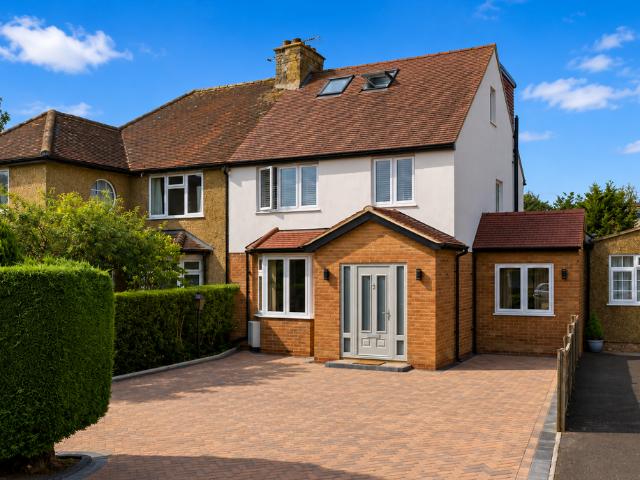Burston Drive, St. Albans AL2 5 bed semi detached house to rent £5,000 pcm £1,154 pw