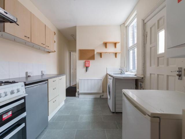 Buston Terrace, Newcastle Upon Tyne NE2 3 bed ground floor flat to rent £1,755 pcm £405 pw