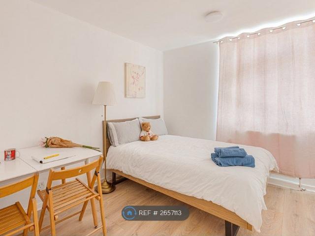 Bush Court, London W12, 4 bed flat to rent, £4,160 pcm | PrimeLocation