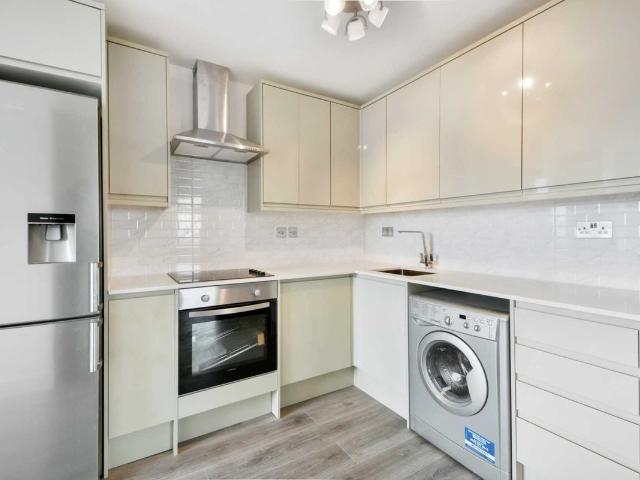 Bush Court, Shepherds Bush Green, London W12, 3 bed flat to rent, £3,500 pcm | PrimeLocation
