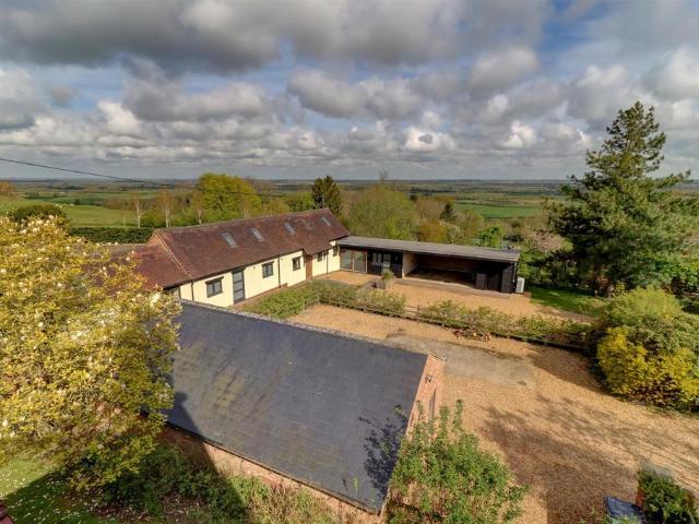 Bush Hill Lane, Flecknoe, Rugby, CV23. 5 bed barn conversion to rent £2,600 pcm £600 pw