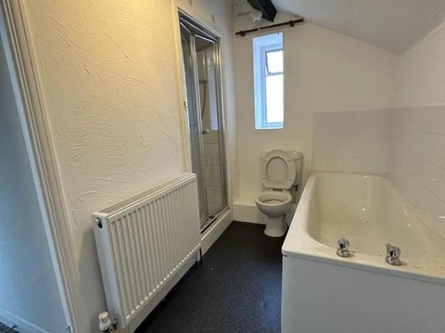 Bush Street, Pembroke Dock SA72, 2 bed flat to rent, £575 pcm | PrimeLocation