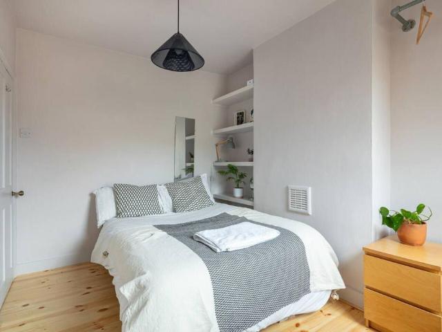 Bushberry Road, Victoria Park. 3 bed house to rent £3,750 pcm £865 pw