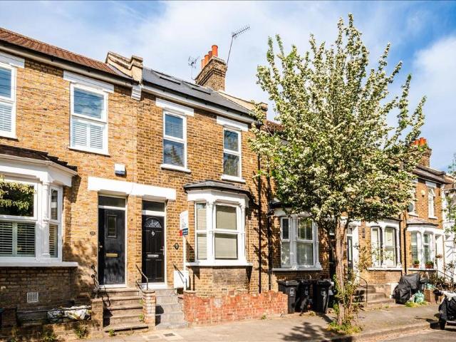 Bushberry Road, Homerton, E9 4 bed terraced house to rent £5,200 pcm £1,200 pw
