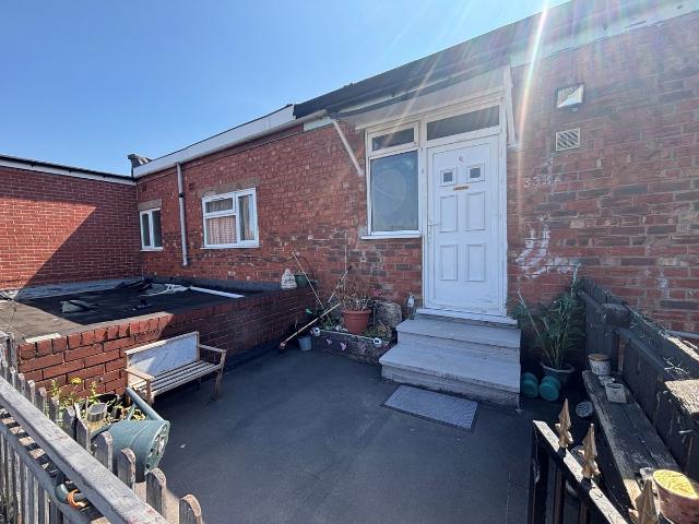 Bushbury Lane, Wolverhampton WV10, 2 bed flat to rent, £775 pcm | PrimeLocation