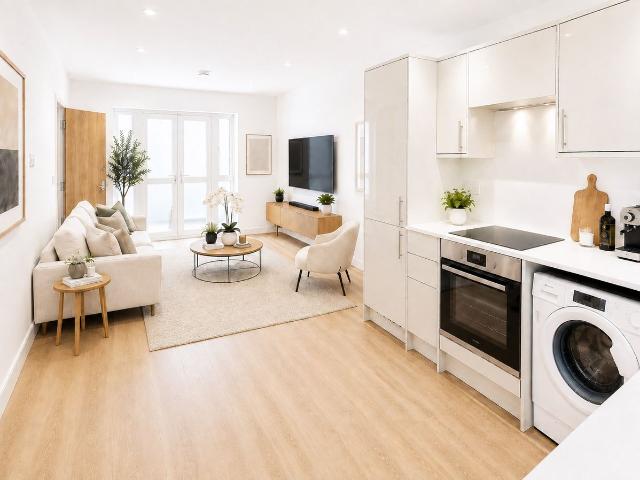 Bushey Grove Road, Bushey WD23, 3 bed flat to rent, £2,400 pcm | PrimeLocation