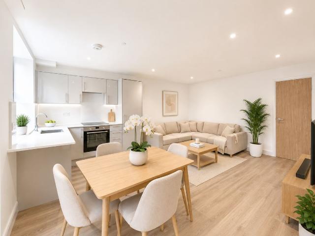 Bushey Grove Road, Bushey WD23, 3 bed flat to rent, £2,750 pcm | PrimeLocation
