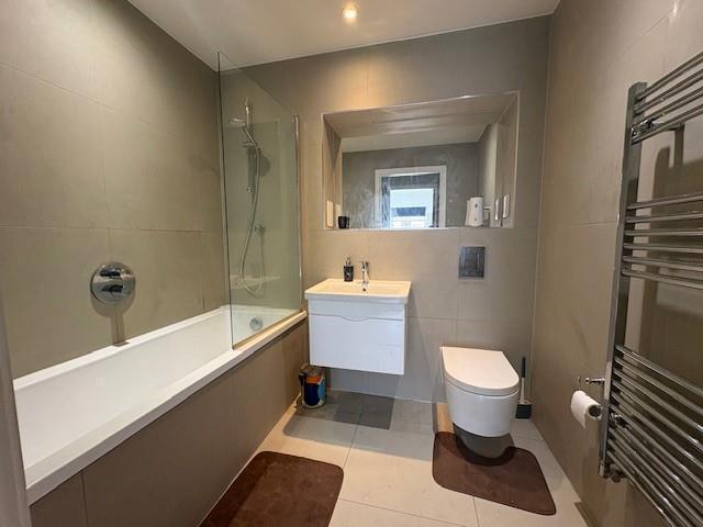 Bushey Hall Road, Bushey WD23 2 bed flat to rent £1,800 pcm £415 pw