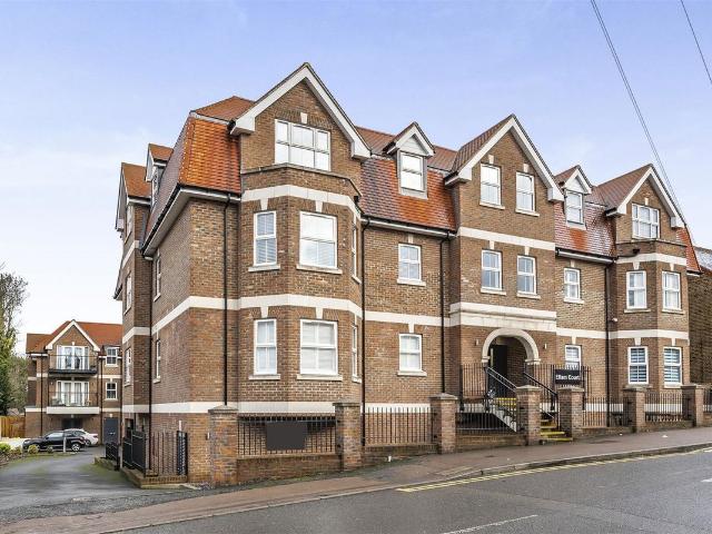 Bushey Hall Road, Bushey WD23, 2 bed flat to rent, £1,800 pcm | PrimeLocation