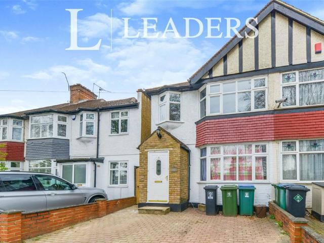 Bushey Mill Lane, WD24 3 bed house to rent £2,050 pcm £473 pw