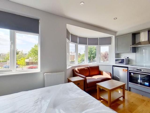 Bushey Road, Wimbledon Chase SW20, Studio to rent, £1,350 pcm | PrimeLocation