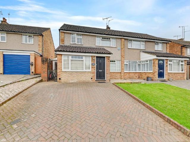 Bushey WD23 3 bed house to rent £2,550 pcm £588 pw