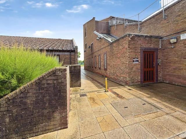 Bushfield Court, Peterborough PE2, 2 bed flat to rent, £880 pcm | PrimeLocation