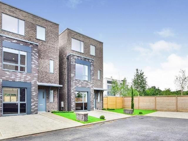 Bushmill Close, Manchester M20 5 bed detached house to rent £3,000 pcm £692 pw