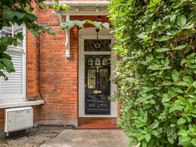 Bushwood Road, Kew, Surrey, TW9 5 bed terraced house to rent £5,000 pcm £1,154 pw