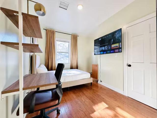 Bushwick Room: Laundry & Rooftop Access