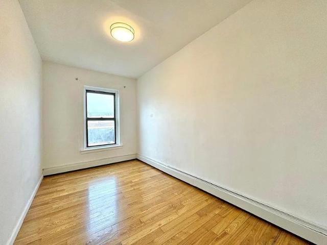 Bushwick room, $825 + low utilities · 3 min to the