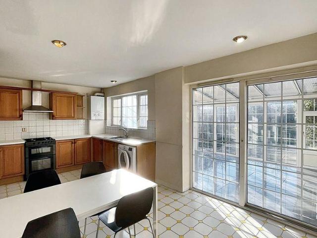 Buttfield Close, Dagenham RM10 3 bed house to rent £2,102 pcm £485 pw