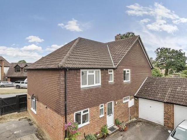 Butts Meadow, Hook, 4 Bedroom Detached