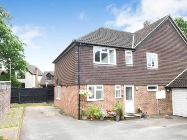 Butts Meadow, Hook, 4 Bedroom Detached