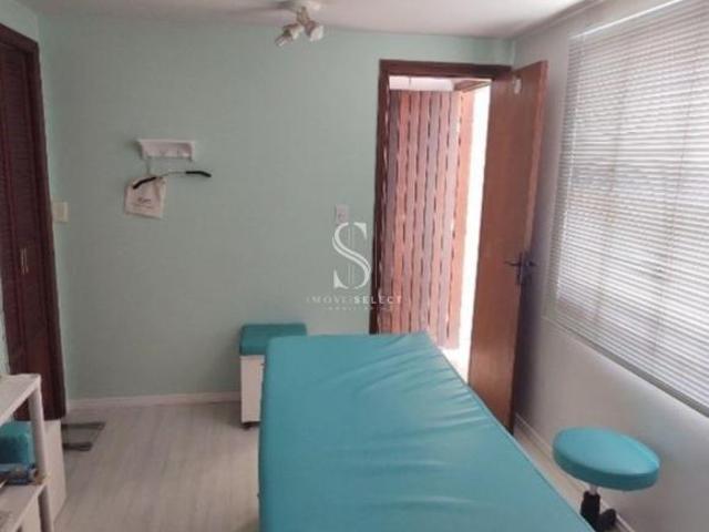BUTANTÃ CASA ASSOBRADADA DE 240m² COM 4 QUARTOS, 3 BANHEIROS, QUINTAL E 2 VAGAS
