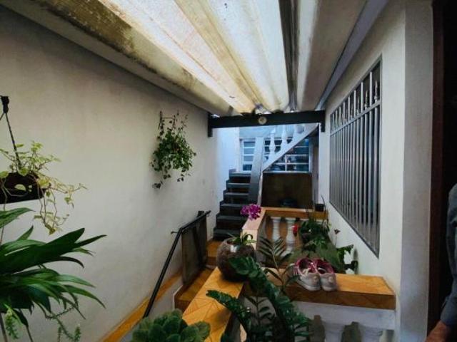 Butantã – Casa Sobrado Residencial de 358m² com 8 Dormitórios, 5 Banheiros e 3 Vagas de Garagem