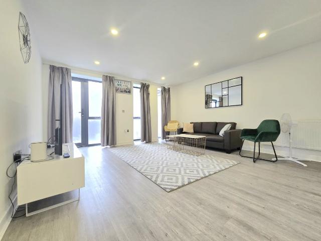 Butchers Road, London E16, 3 bed maisonette to rent, £3,200 pcm | PrimeLocation