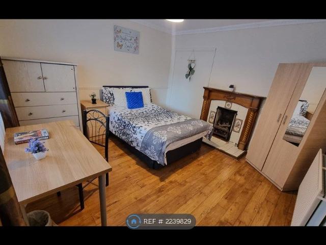 Butchers Road, London E16, Room to rent, £780 pcm | PrimeLocation