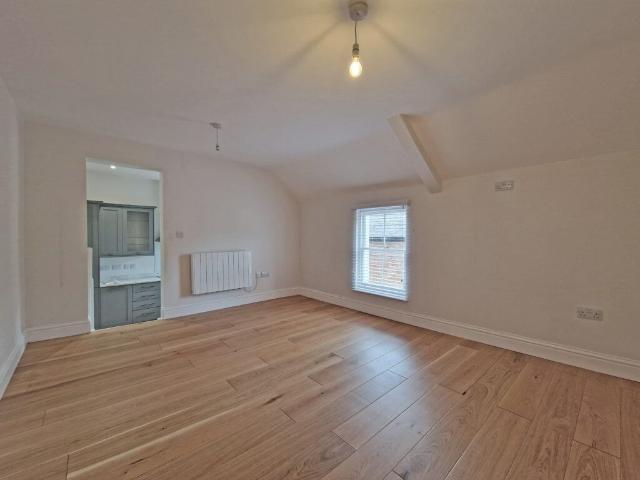 Butchers Row, Banbury, Oxon OX16, 2 bed flat to rent, £1,050 pcm | PrimeLocation