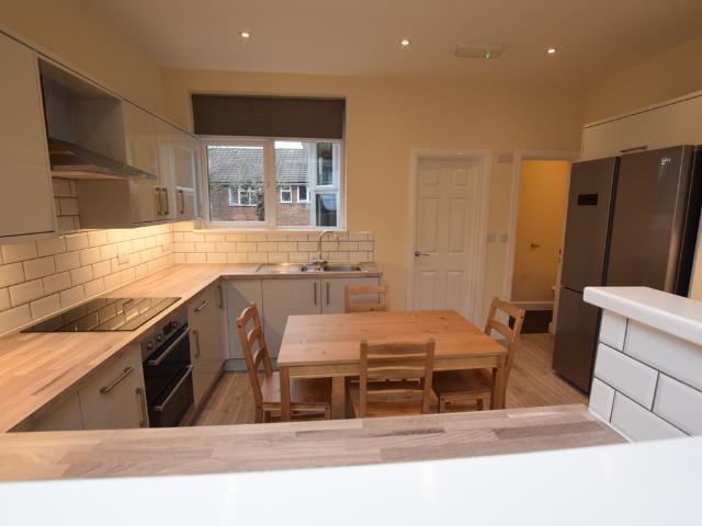 Bute Avenue Room 1